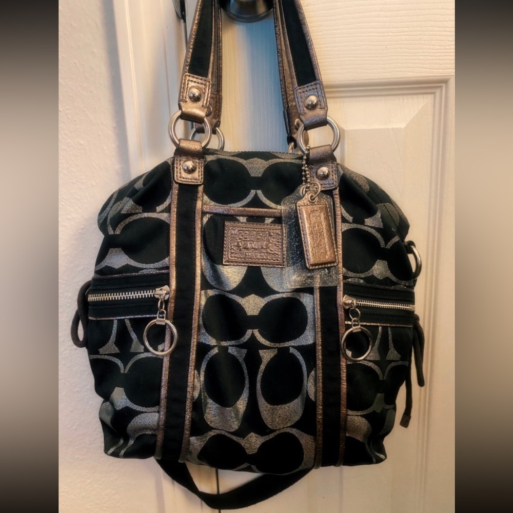 Rare Coach X Poppy Silver Signature Logo Bag - Gem